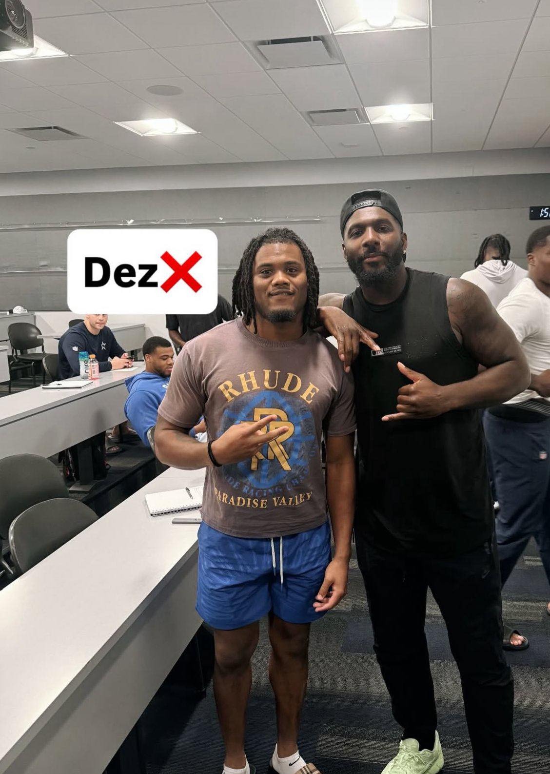 Rookie running back Jaydon Blue takes epic photo with Cowboys legend ...